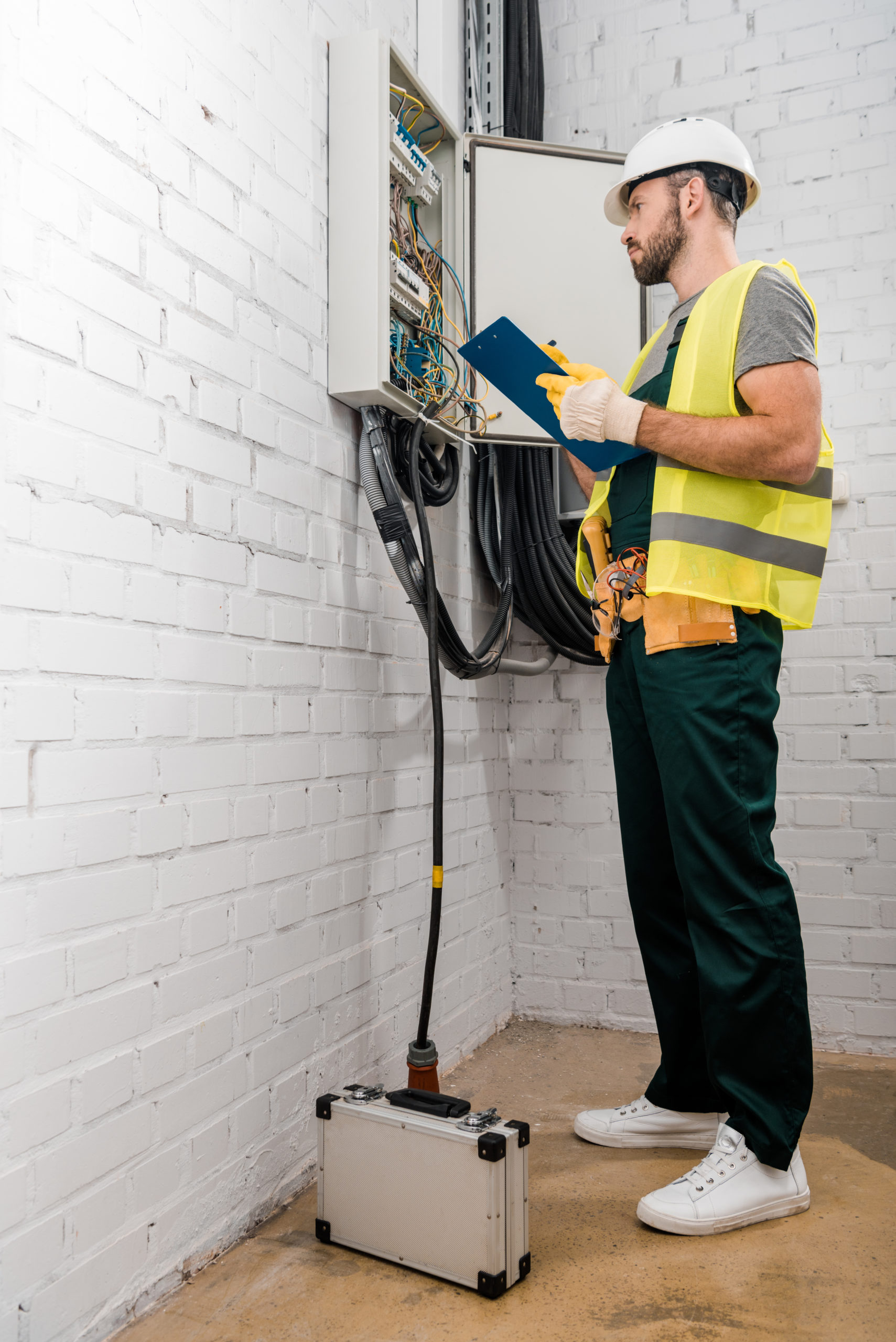 10 Signs It May Be Time to Install a New Electrical Panel - Balex ...